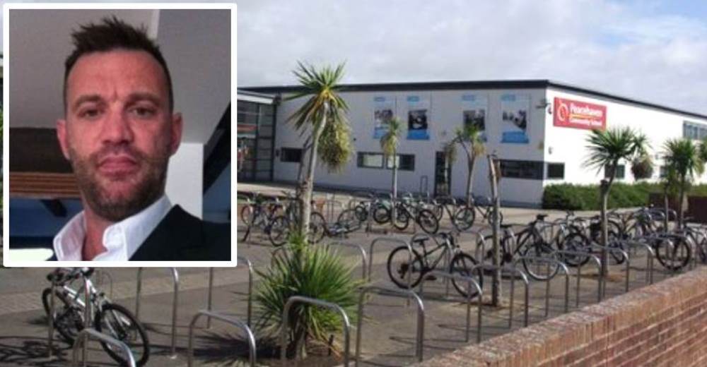 Los alumnos de una secundaria descubren el pasado de su profesor de ...