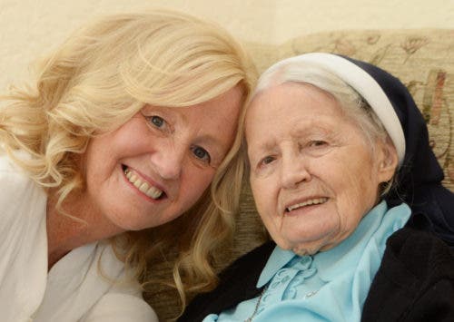 EL REMANENTE DE YSRAEL : Cuida a su madre biológica ejemplo de amor y ...