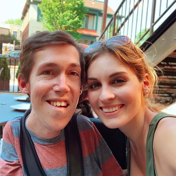 "Dicen que es anormal" - La señalan por aceptar casarse con su novio a ...