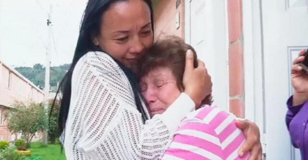Se Reencuentra Con Su Madre Después De 33 Años De La Tragedia Que Las Separó