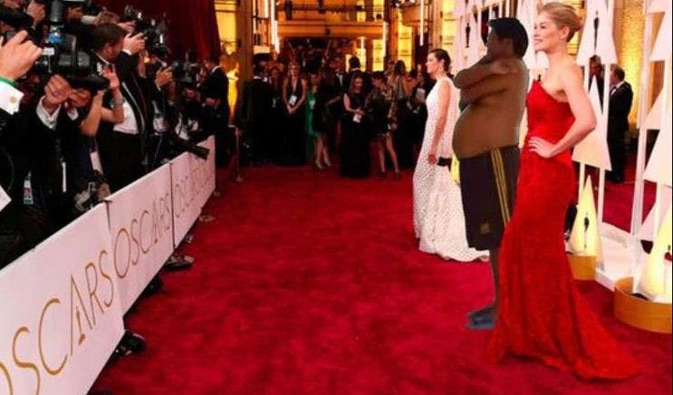 La historia detrás de la foto del hombre que aparece descalzo y sin ...