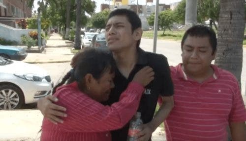 Una Madre Se Reencuentra Con Su Hijo A Quien No Había Podido Abrazar Desde Hace 11 Años