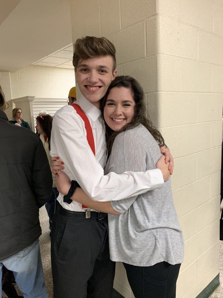 Aprende a coser para que su mejor amiga pudiera tener un vestido de ...