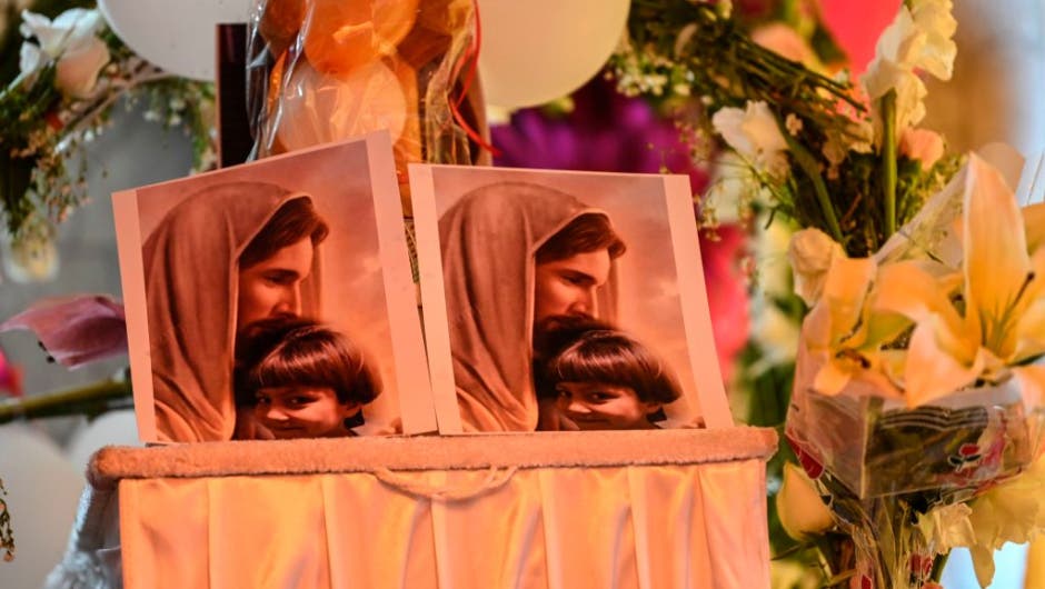 El emotivo último adiós a la pequeña Fátima en su funeral- "Si hubiera ...