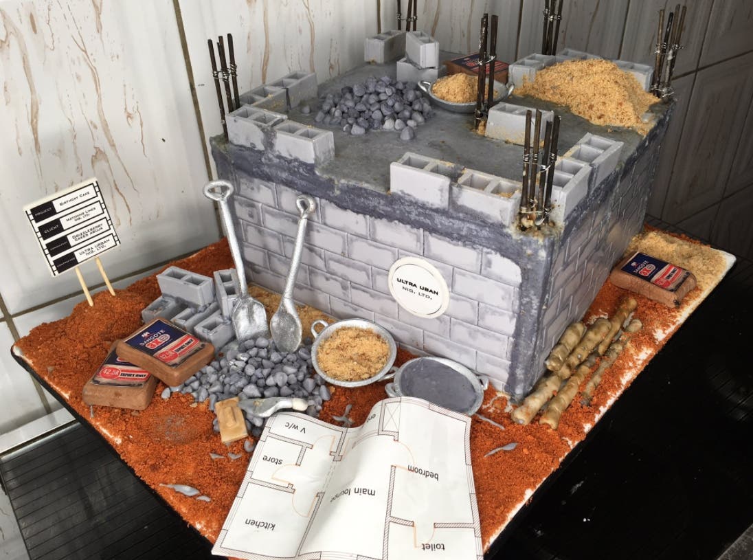 Un arquitecto hace llorar a la humilde repostera que le hizo su pastel ...