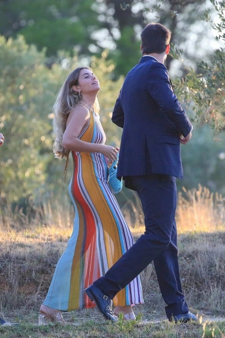 Clara Chía posa en traje de baño y crea controversia, ¿Parece una ...